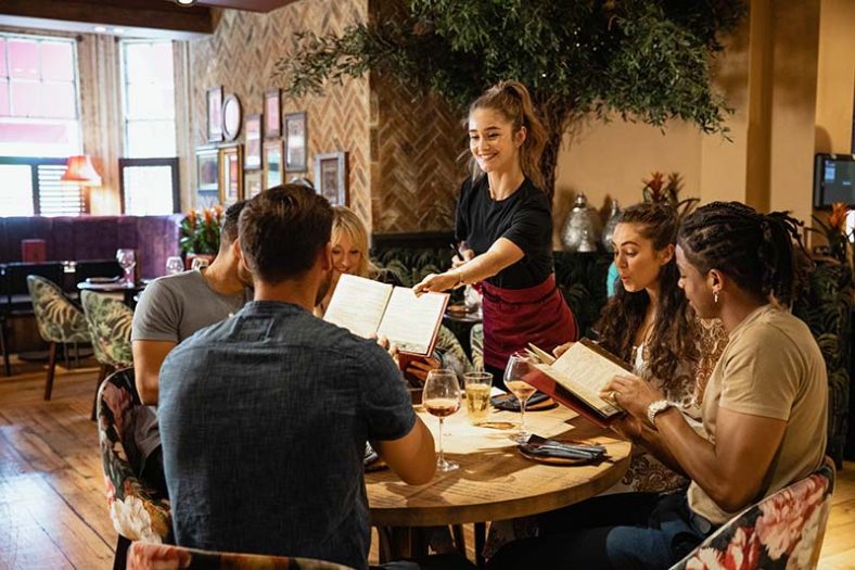 How POS Systems Improve Restaurant Guest Experience